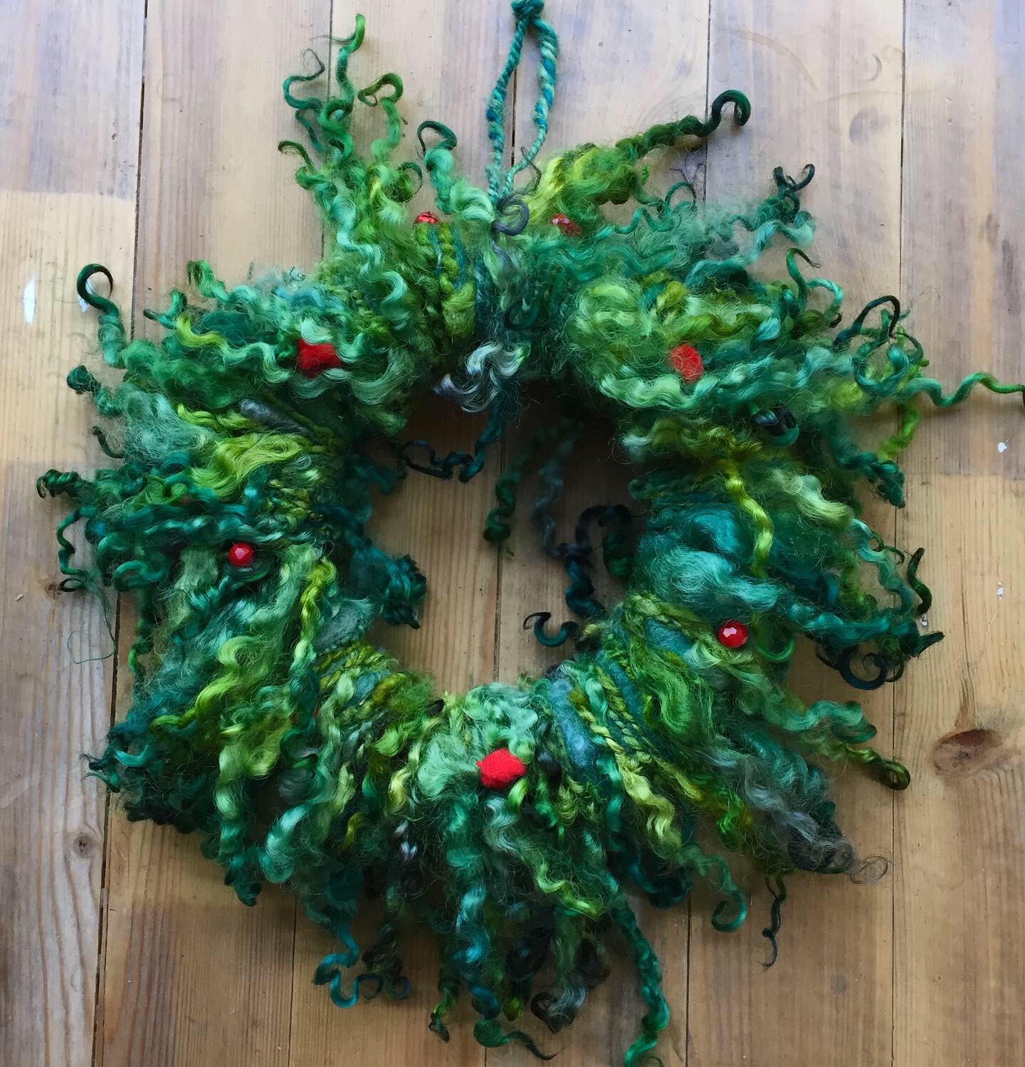 Corinne’s Christmas Wreaths – Fiberygoodness